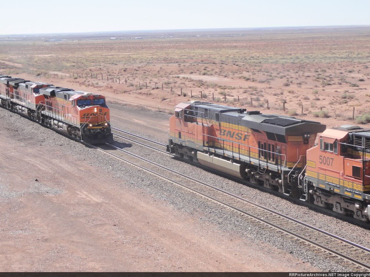 BNSF 7440 meets BNSF 7426